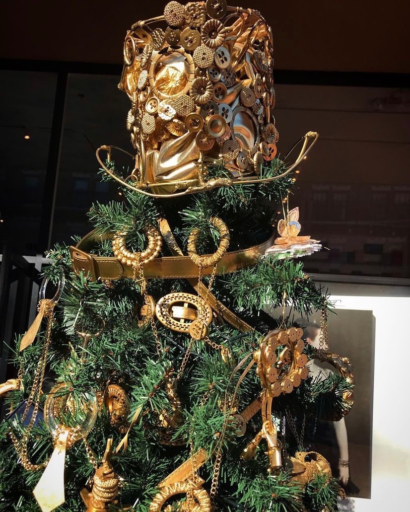 It's a Very-Very-Versace Christmas | Fashion School Daily