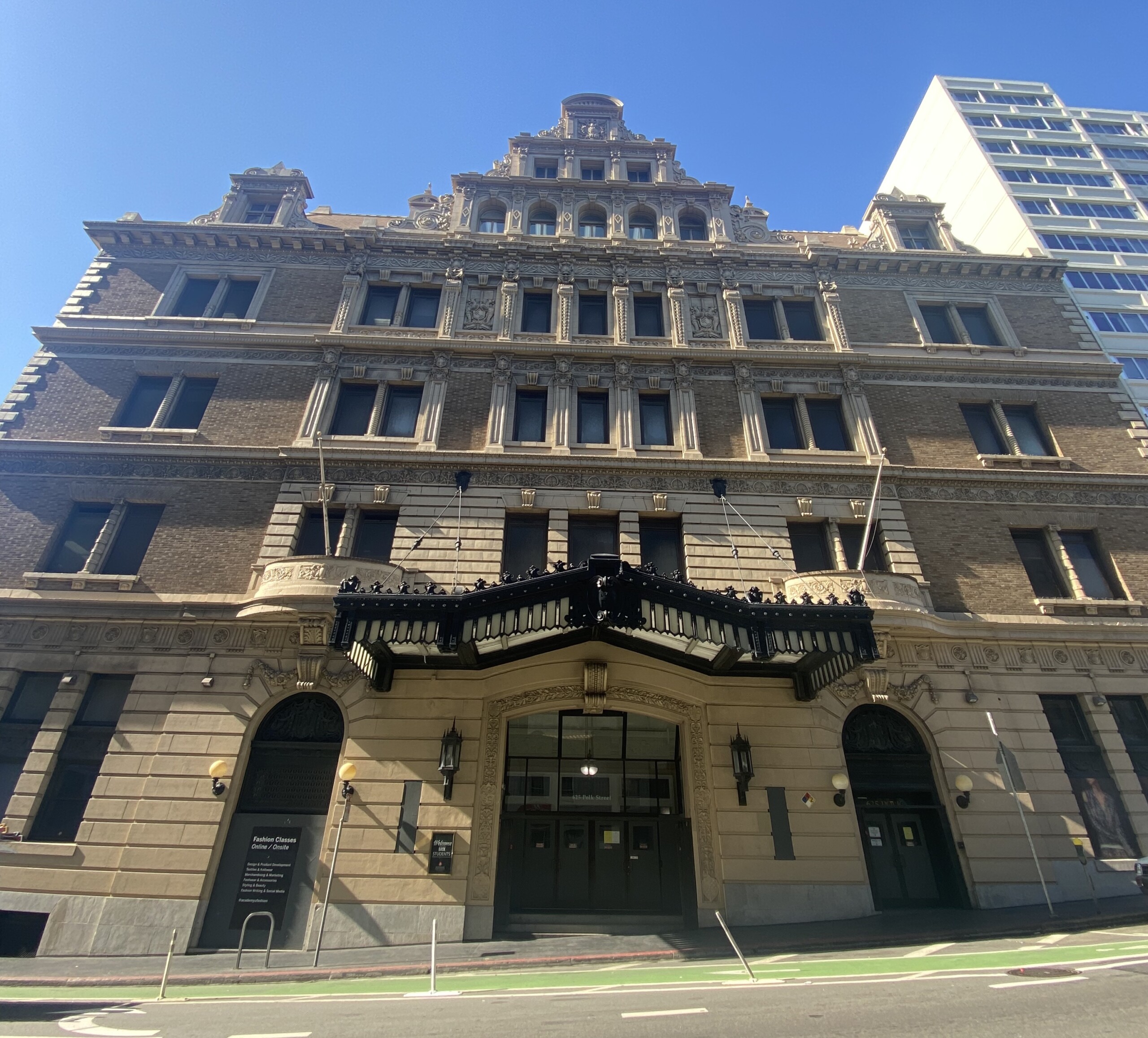 Neil Gilks Joins as School of Fashion Executive Director